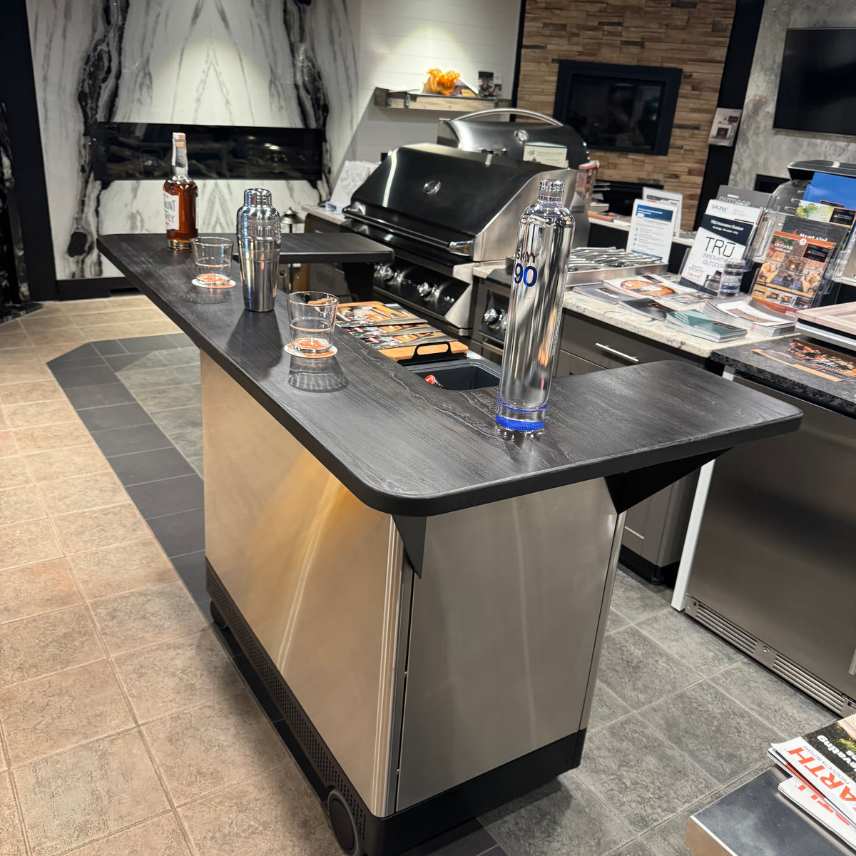 Dometic MoBar 550S Outdoor Mobile Bar with Bar Top Accessory – NYC ...